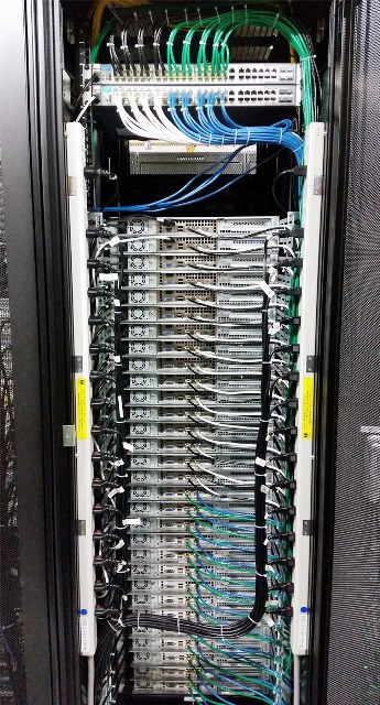 Cabling Organization Paling Rapi di Server Rack Data Center
