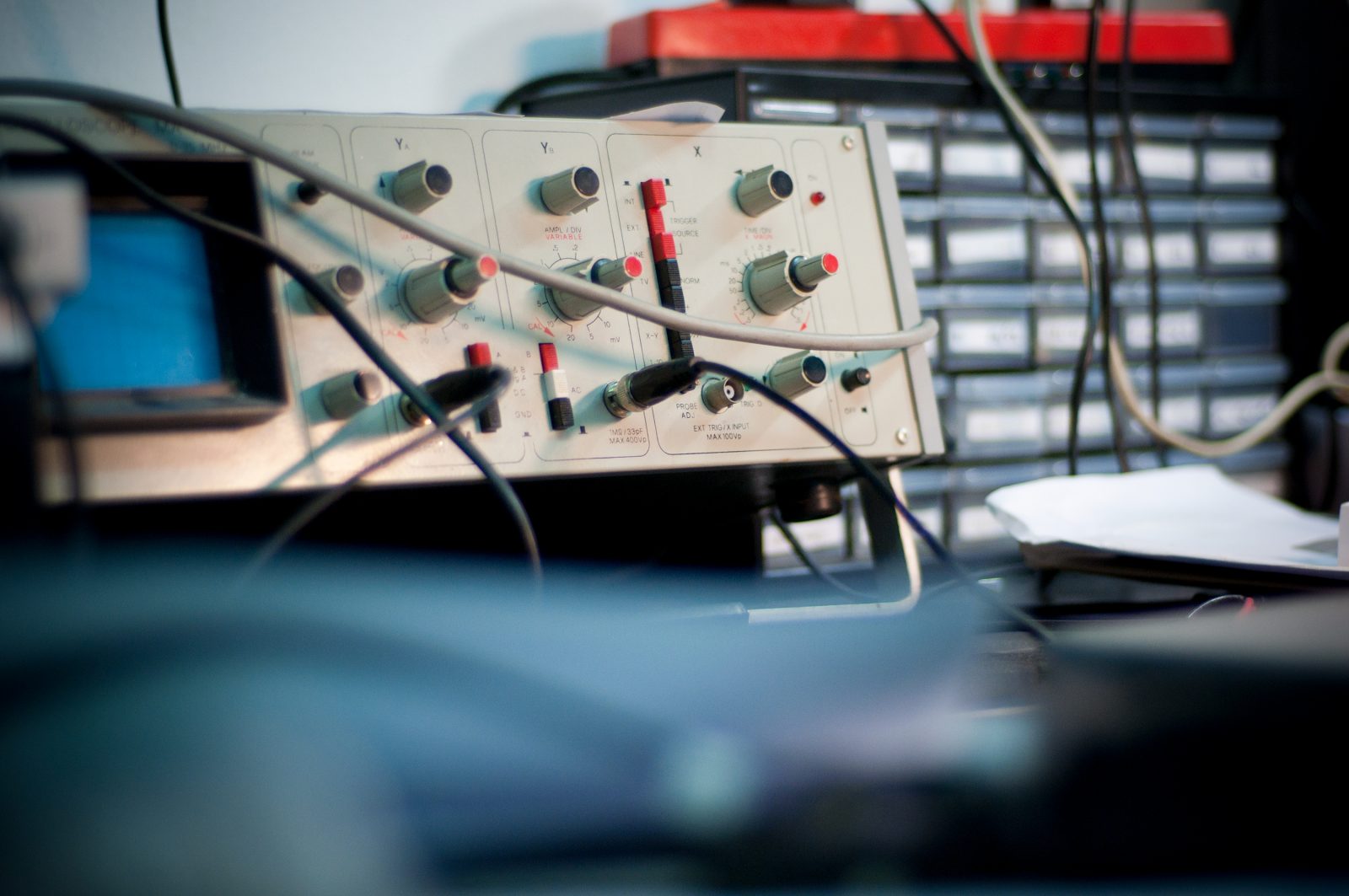 Pekerjaan Electrical Installation dalam Konstruksi Bangunan